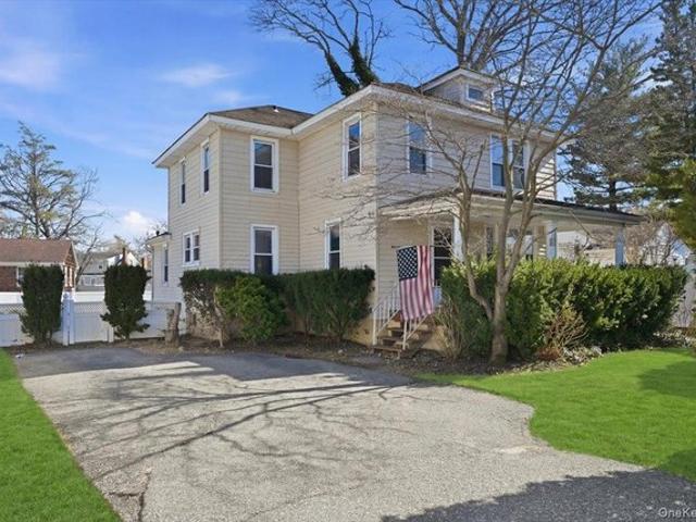 1165 Meadowbrook Rd, Merrick, NY 11566
