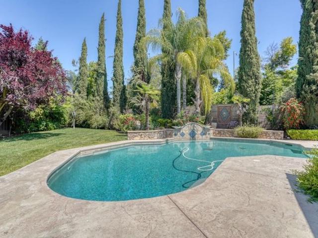1165 N Fairfax Ave, Clovis, CA 93611