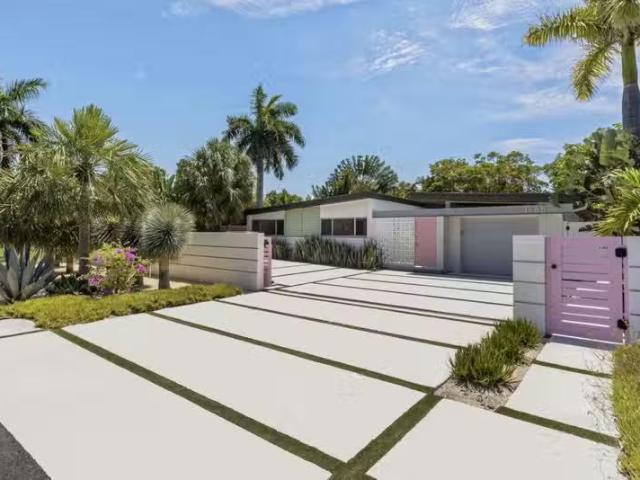 1165 NE 2ND TER, BOCA RATON, FL 33432 Single Family Residence.