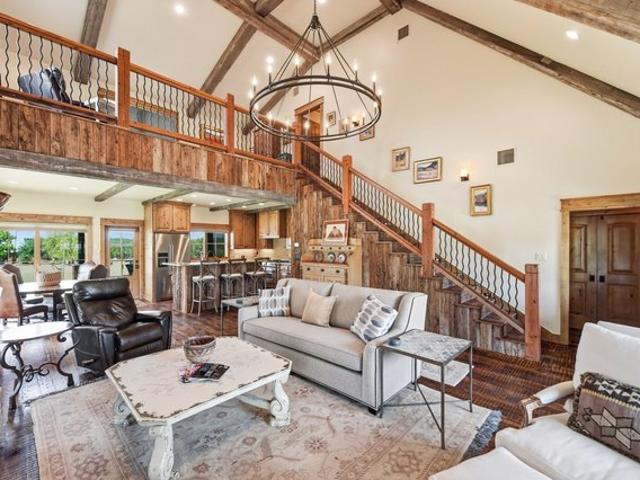 1165 Grandview Dr, Graford, TX 76449