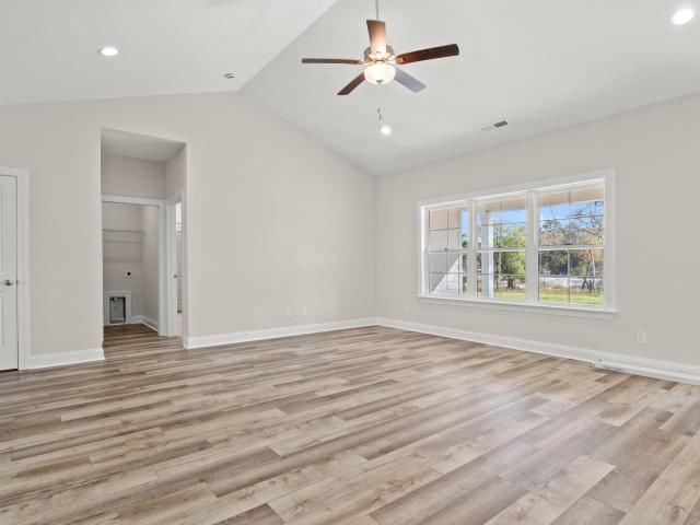 1165 Loop Circle