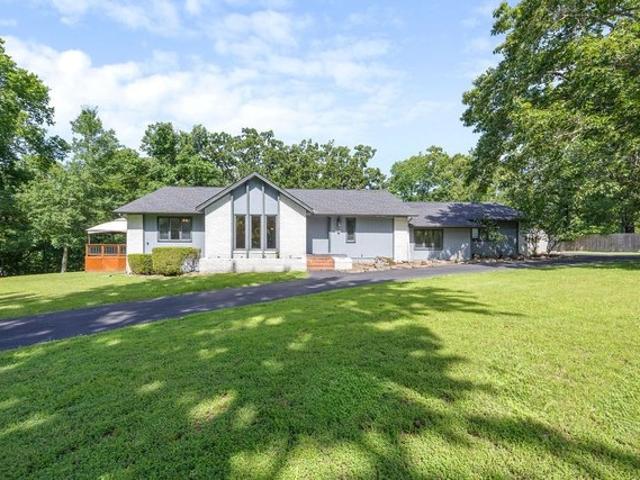 11661 Oak Hills Dr, Bentonville, AR 72712