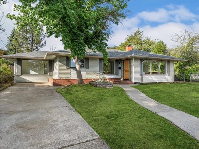 1166 NE Klamath Ave, Roseburg, OR 97470