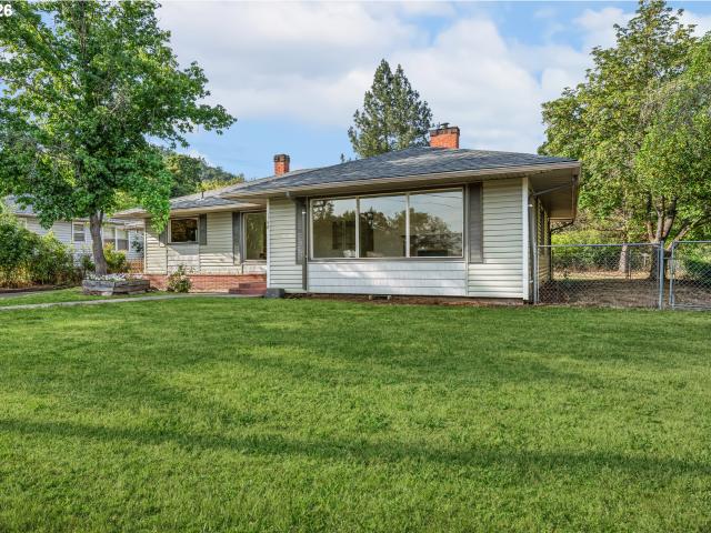 1166 ne klamath ave
