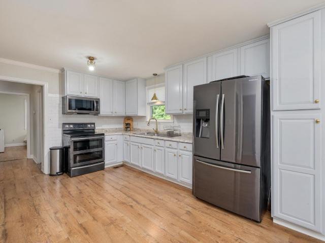 1166 Barnes Rd