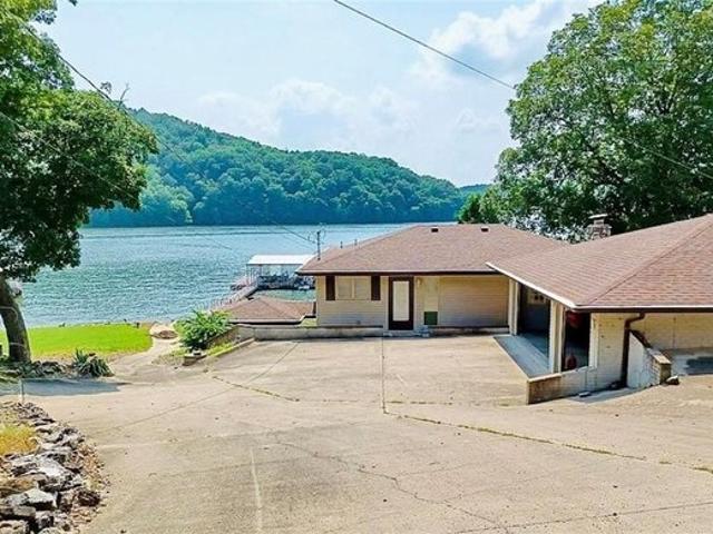 1166 Fowlers Pt, Camdenton, MO 65020