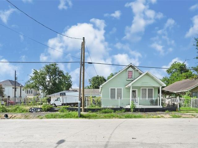 1166 Luzon St, Houston, TX 77009