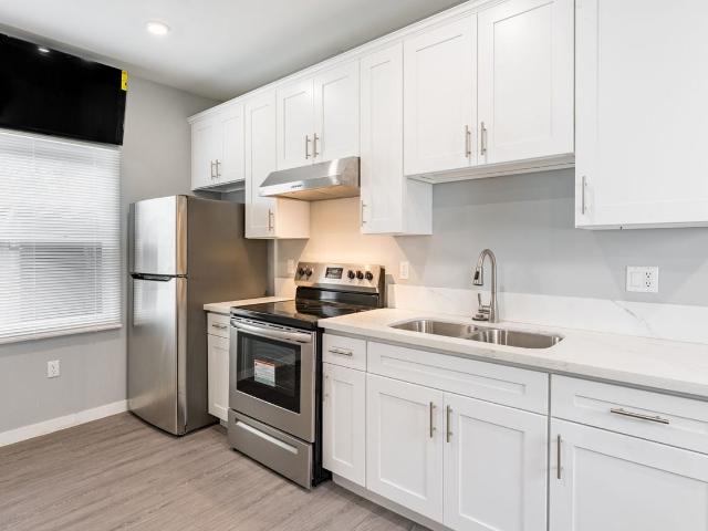 1166 W 29th St LLC 5 Bedroom Apartment for Rent at 1166 W 29th St, Los Angeles, CA 90007 Congress North