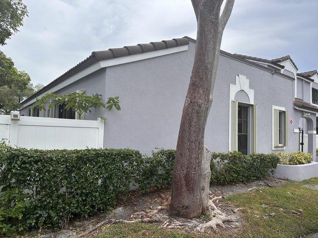 11673 NW 11th St, Pembroke Pines, FL 33026