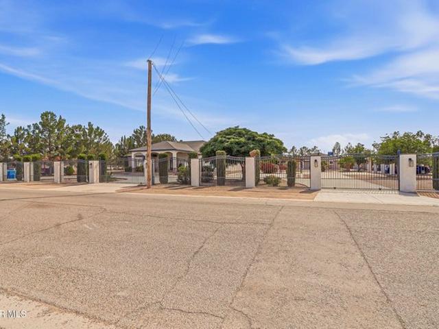 11670 Flor Del Rio St, Socorro, TX 79927