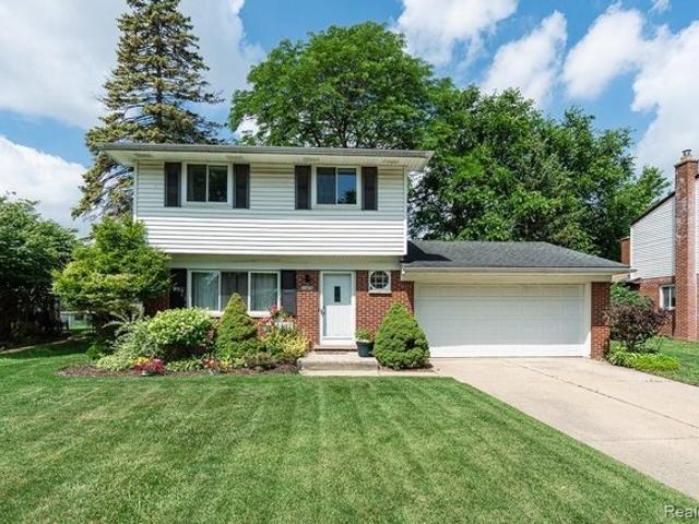 11678 Monsbrook Ct, Sterling Heights, MI 48312
