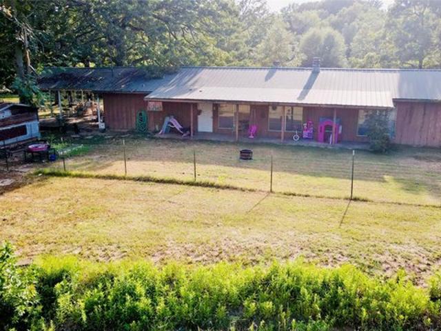 1167 County Road 44600, Blossom, TX 75416