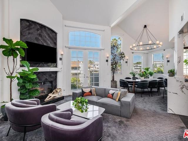 11680 Montana Ave Apt 302, Los Angeles, CA 90049