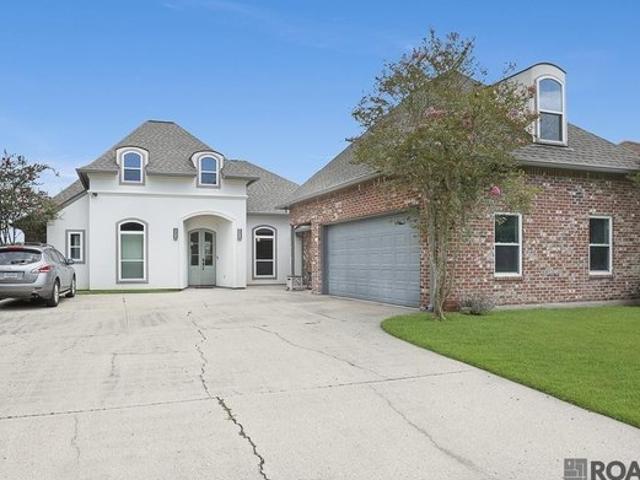11680 River Highlands Dr, Saint Amant, LA 70774