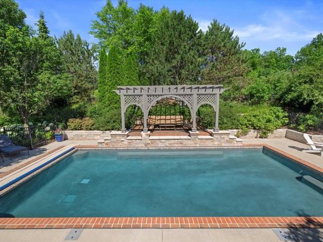 1168 Mary Hill Cir, Hartland, WI 53029