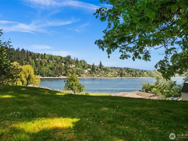 1168 NW Sunlit Ln, Bremerton, WA 98312