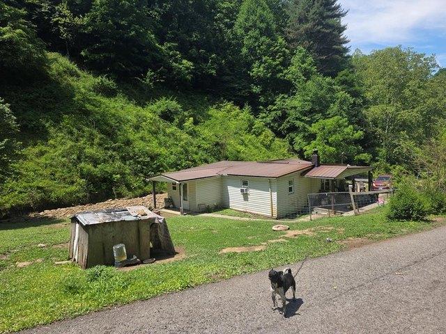 1168 White Oak Rd, Grundy, VA 24614