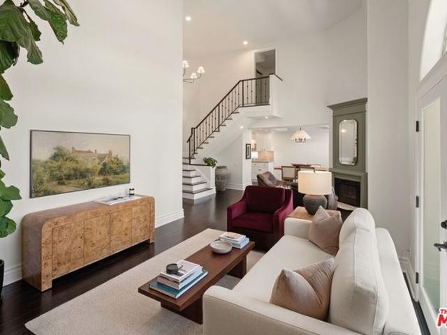 11690 Montana Ave Apt 301, Los Angeles, CA 90049