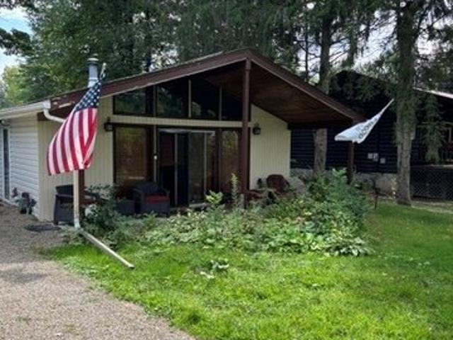 11692 Oakwood Rd, Conneaut Lake, PA 16316
