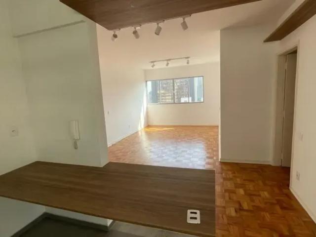 116950 Excelente Localização! Apartamento amplo e reformado, próximo ao Metrô Oscar Freire