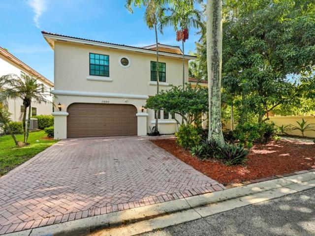 11695 NW 2nd St, Plantation, FL 33325