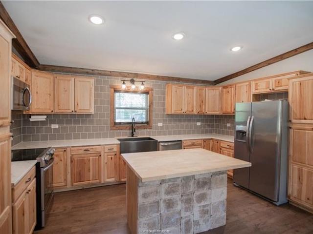 11696 Long Trussel Rd, Bryan, TX 77808