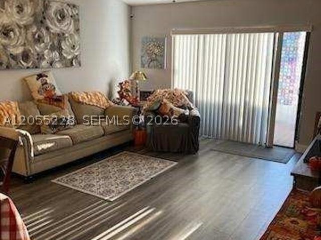 11699 NW 11th St, Pembroke Pines, FL 33026