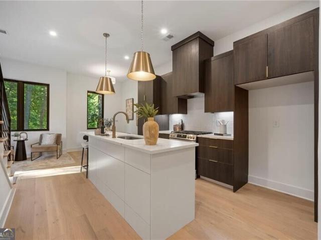 1169 Penny Lane