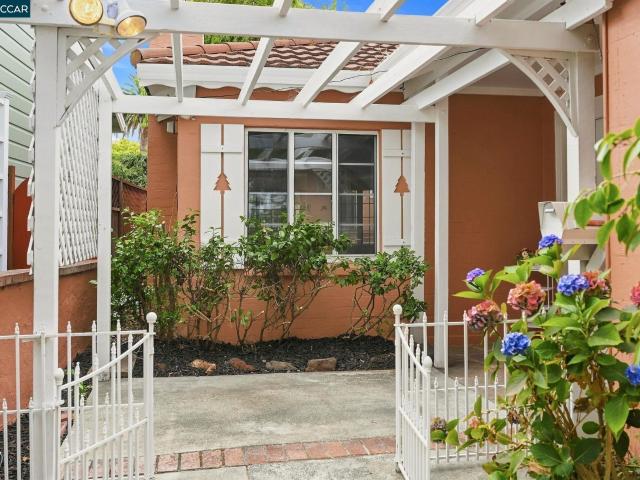 1169 Roxanne Ave