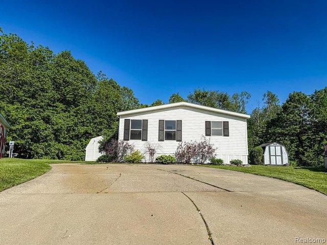 11600 N Bay Dr, Tyrone Township, MI 48430
