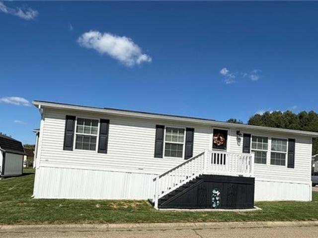 11608 NE 4th St, Magnolia, OH 44643