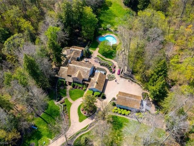 1160 Fox Hill Dr, Gates Mills, OH 44040