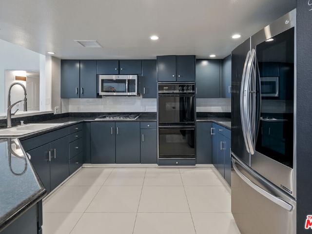 1160 Granville Avenue PH112