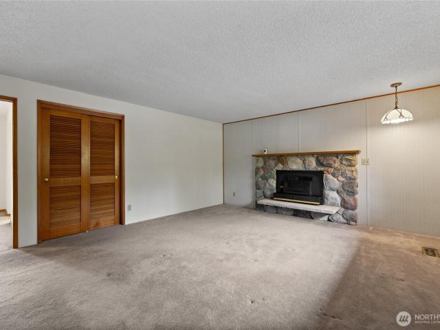 1160 th Avenue E
