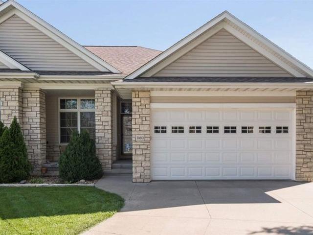 1160 Winchester Ln, North Liberty, IA 52317