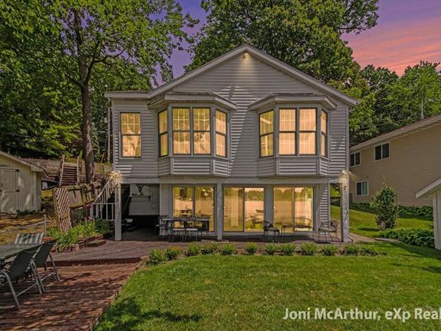 11613 Orchard Park Dr NE, Sparta, MI 49345