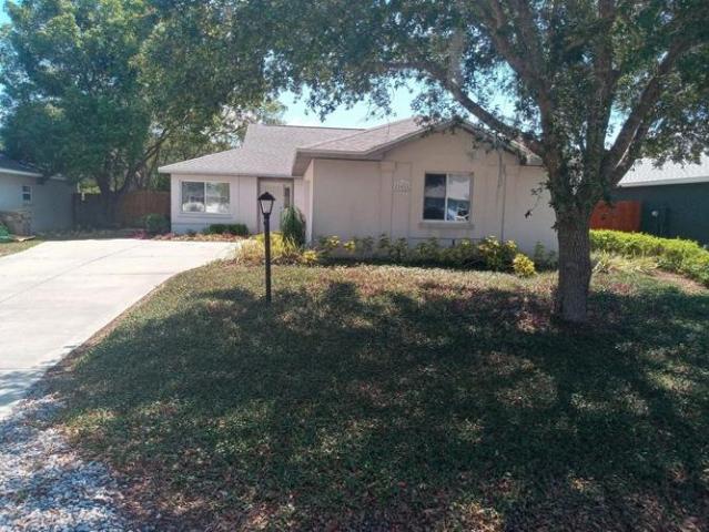 11611 Lake Dr, Leesburg, FL 34788