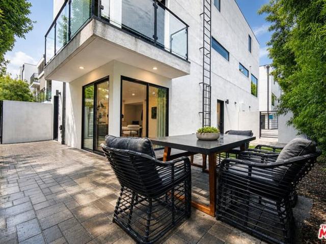 11614 Colfax Meadow Ln, Studio City, CA 91604