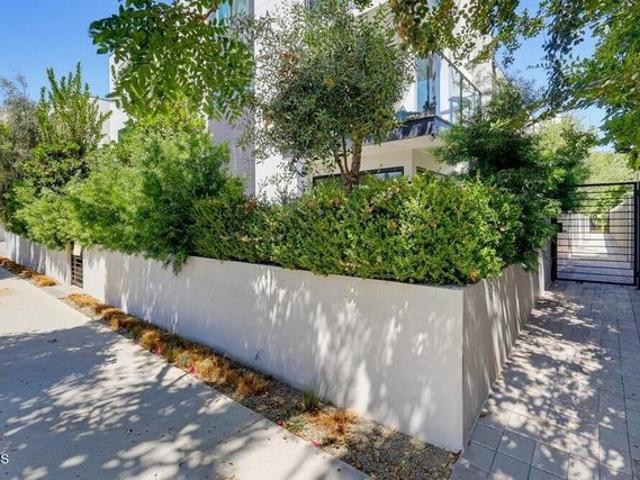 11618 Colfax Meadow Ln, Los Angeles, CA 91604