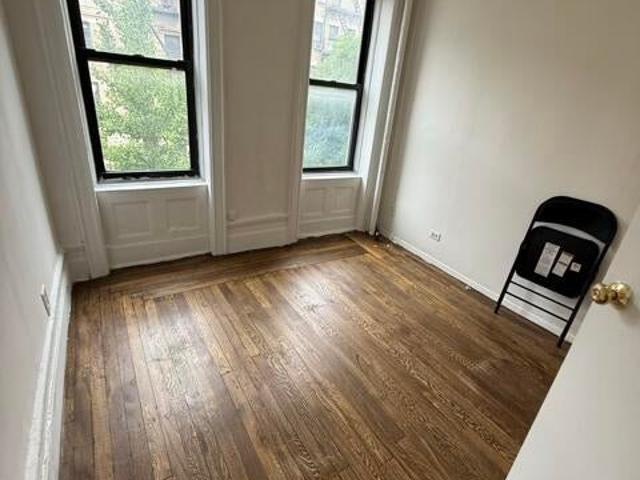 #1161 BIg and bright 2 bed/1 bath in Hamilton Heig