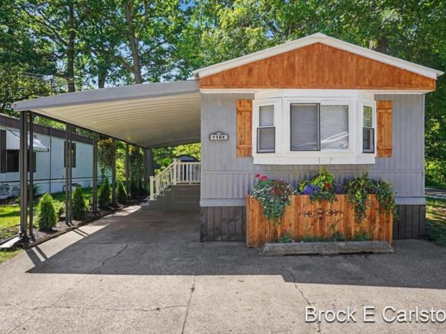 1161 Calgary Dr, Norton Shores, MI 49444