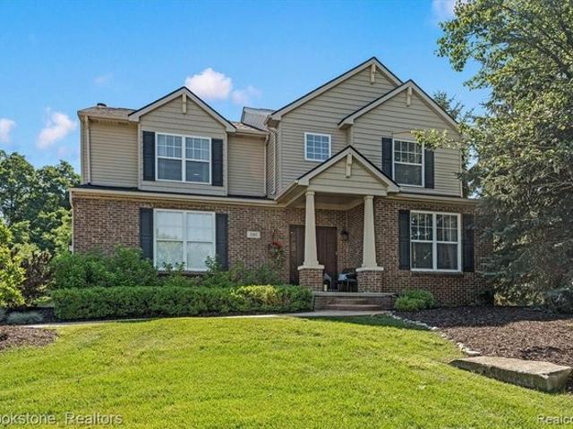 1161 Glass Lake Cir, Oxford Township, MI 48371