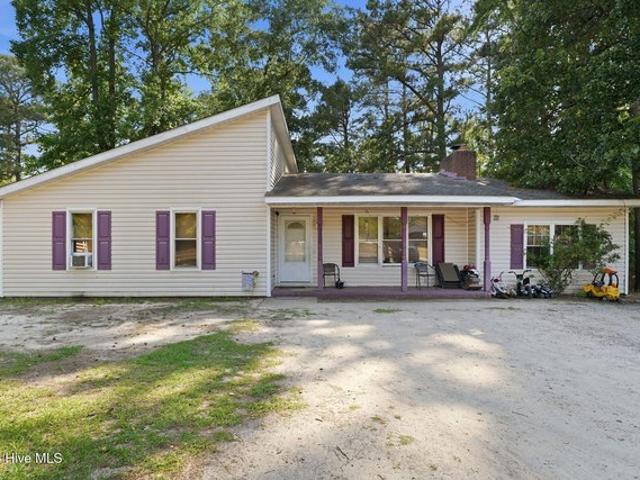 11620 Mistletoe Dr, Laurinburg, NC 28352