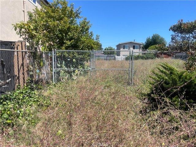 1162 N McDonald Ave, Wilmington, CA 90744