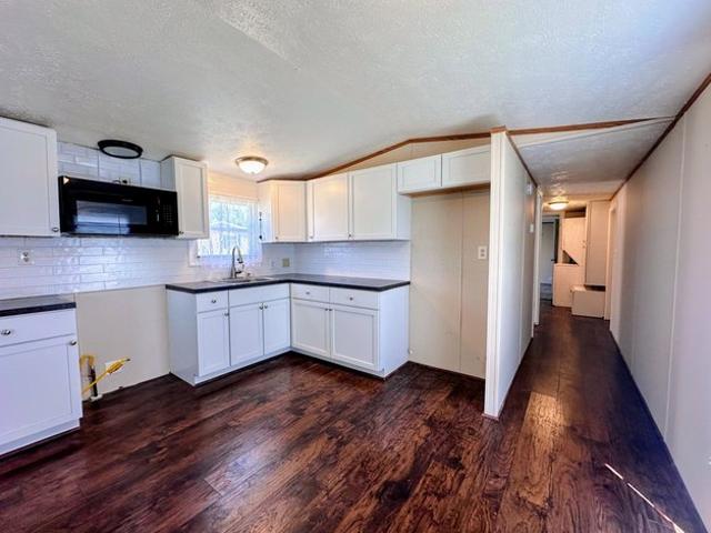 1162 Nicolson St, Wayland, MI 49348