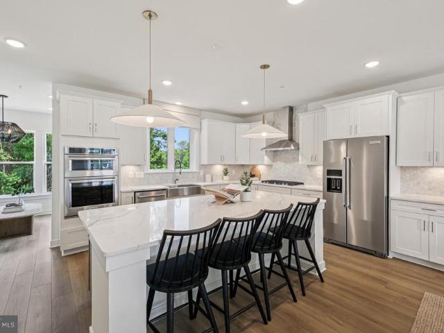 1162 Crested Wood Drive
