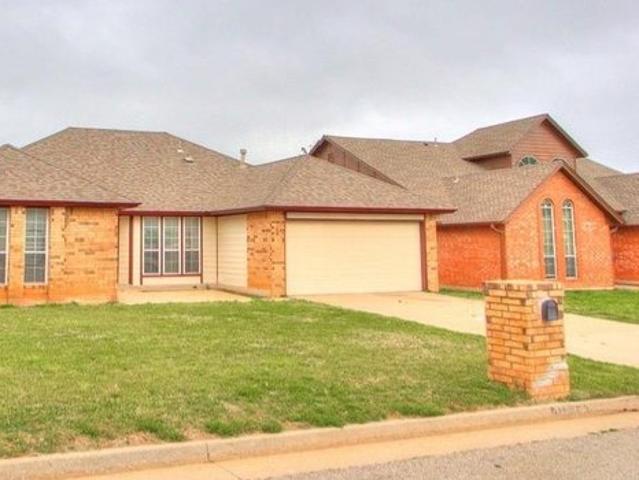 11633 SW 3rd St, Yukon, OK 73099