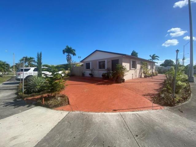 11630 178th Ter SW, Miami, FL 33157