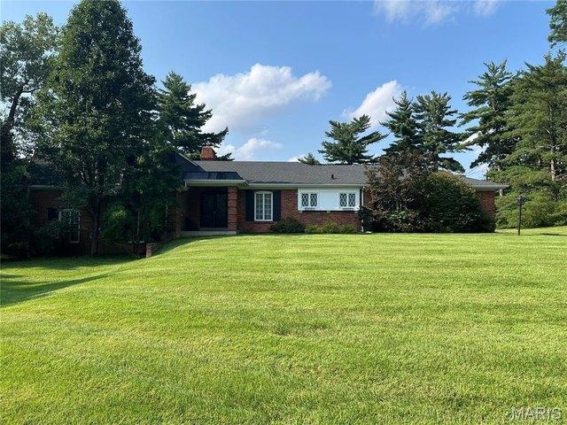 11631 Fallbrook Dr, Town and Country, MO 63131