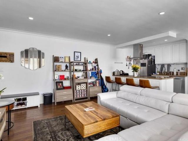 11639 Chenault St #405, Los Angeles, CA 90049